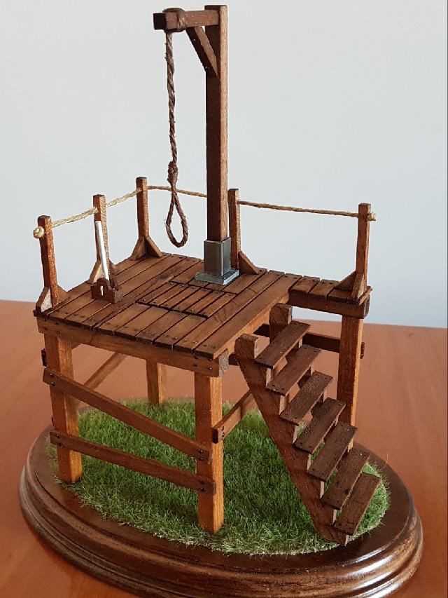 Gallows model | 100% handmade miniature gallows